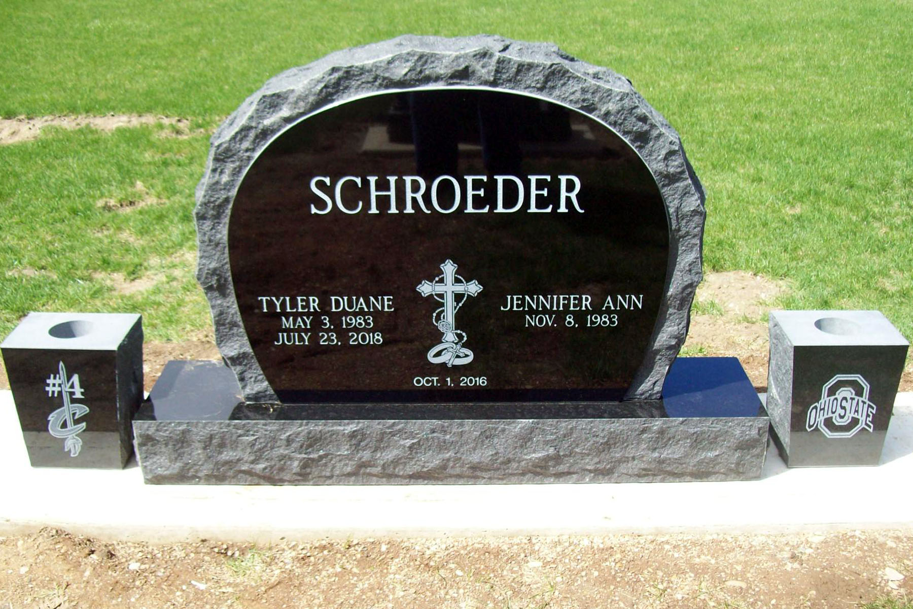 Delphos Granite Works - Custom Granite Monuments