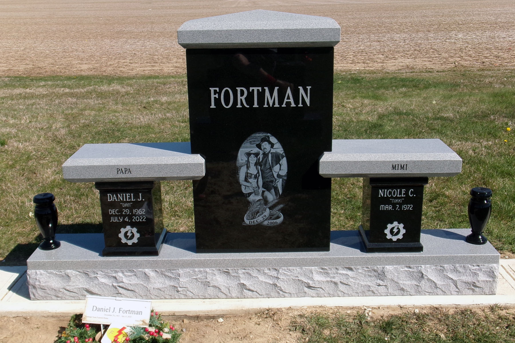 Delphos Granite Works - Custom Granite Monuments