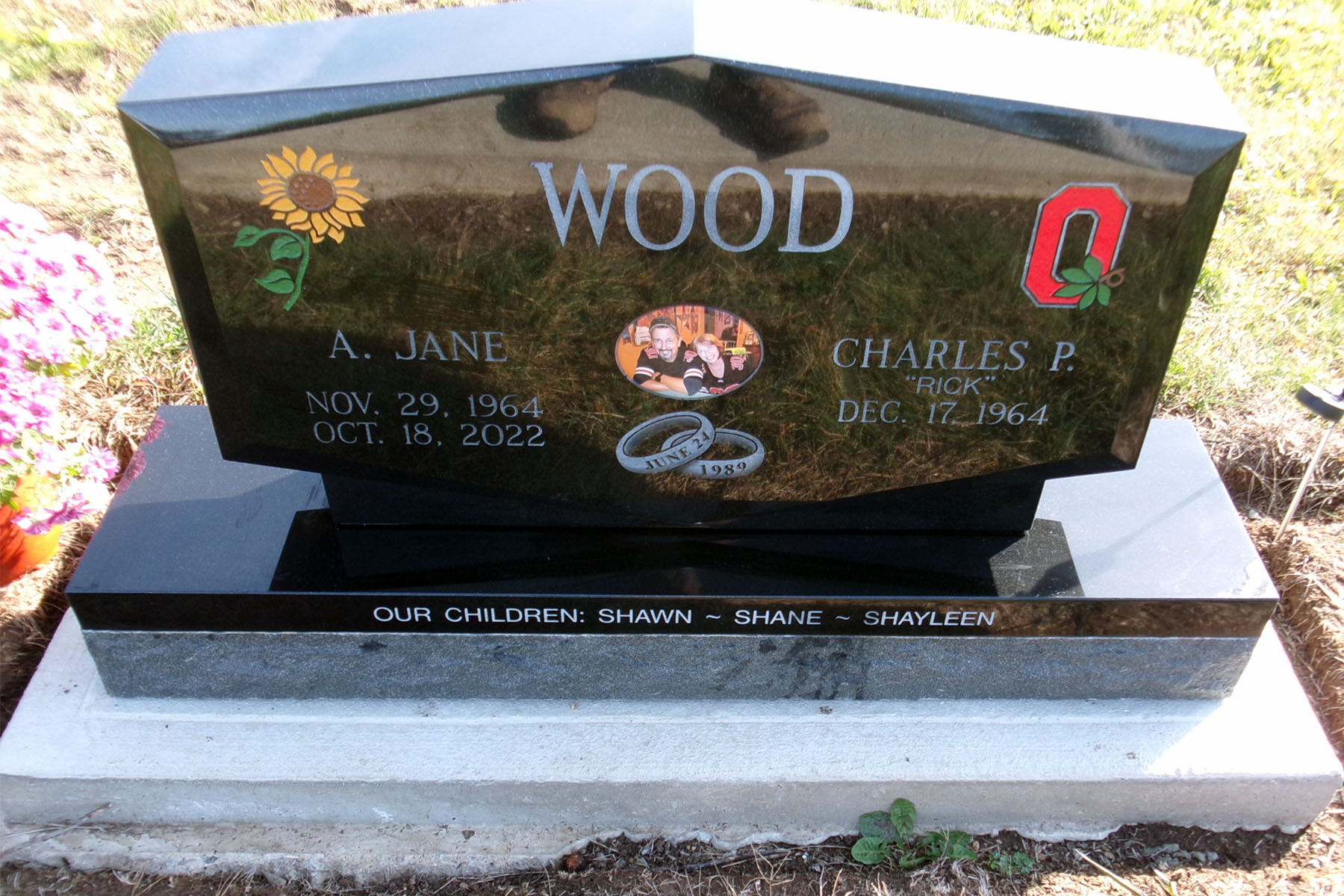 Delphos Granite Works - Custom Granite Monuments