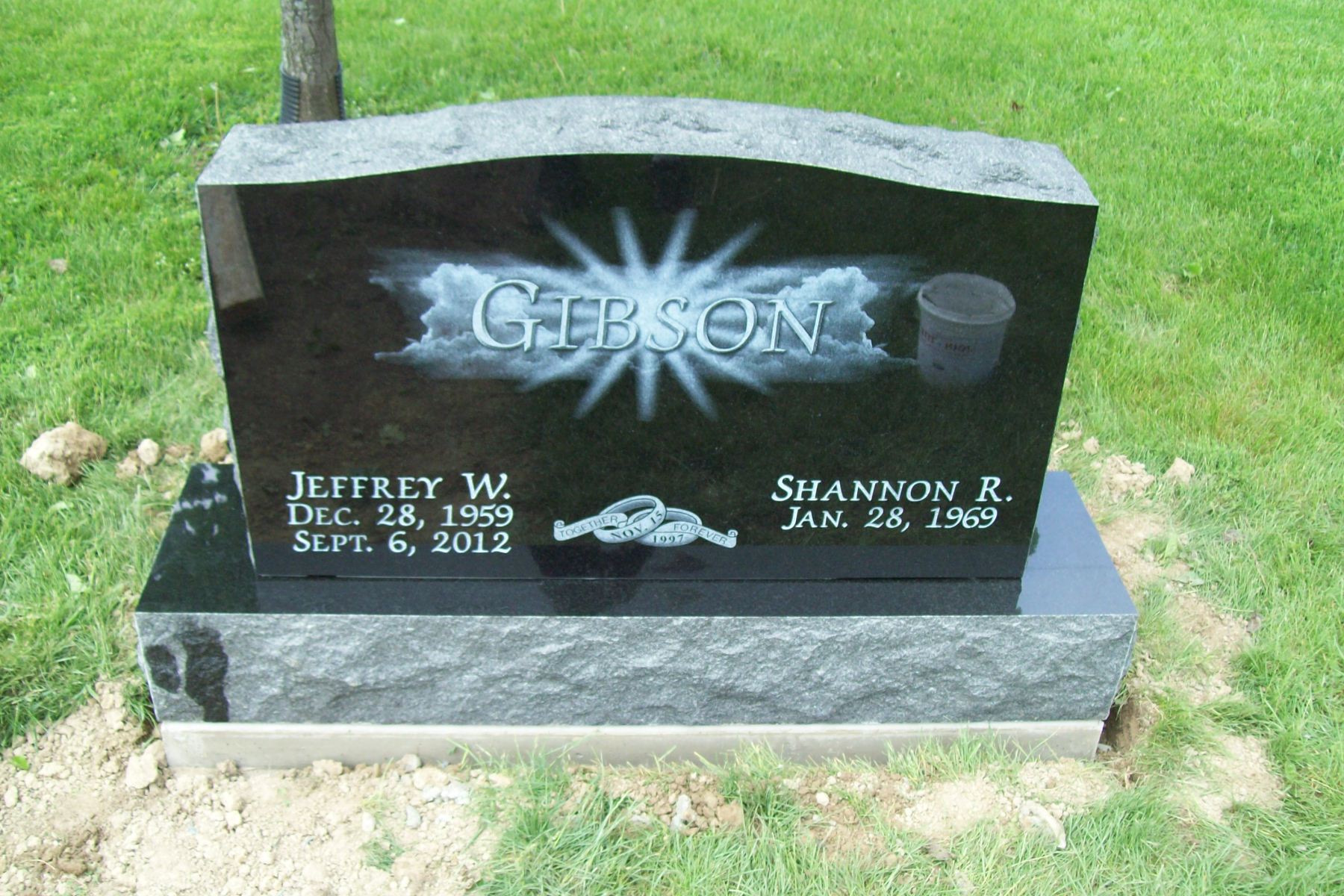 Delphos Granite Works - Standard Granite Monuments
