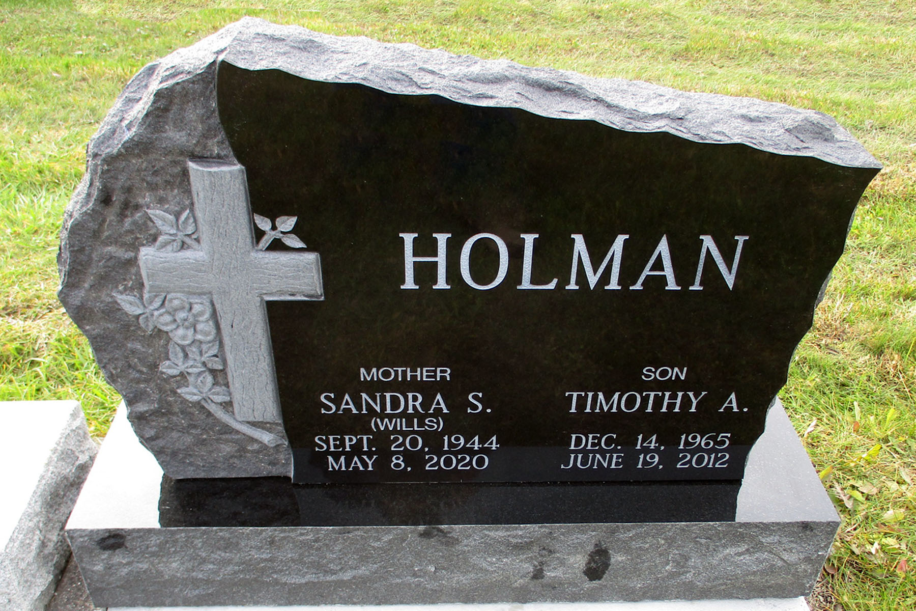 Delphos Granite Works - Custom Granite Monuments