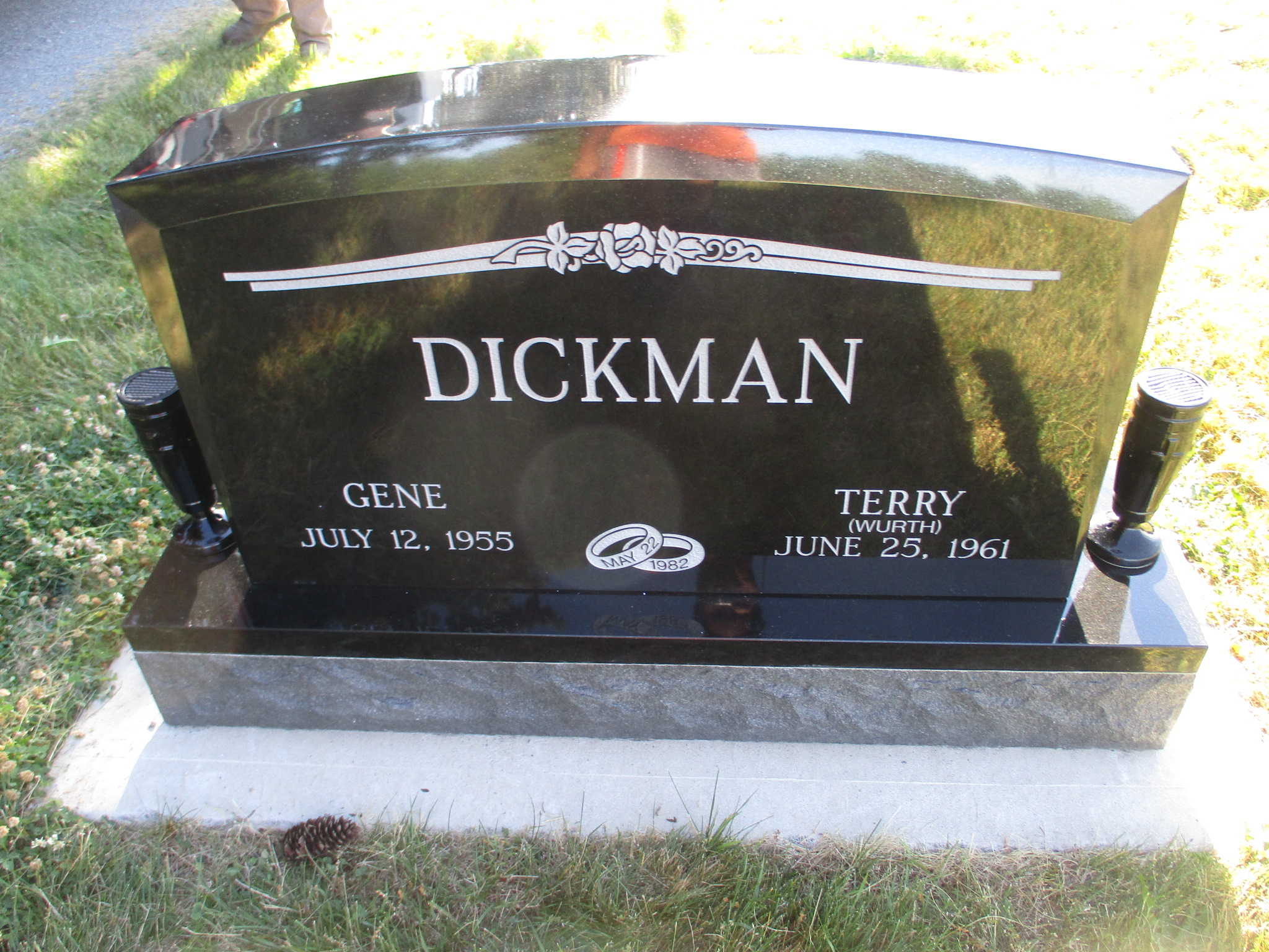 Delphos Granite Works - Custom Granite Monuments